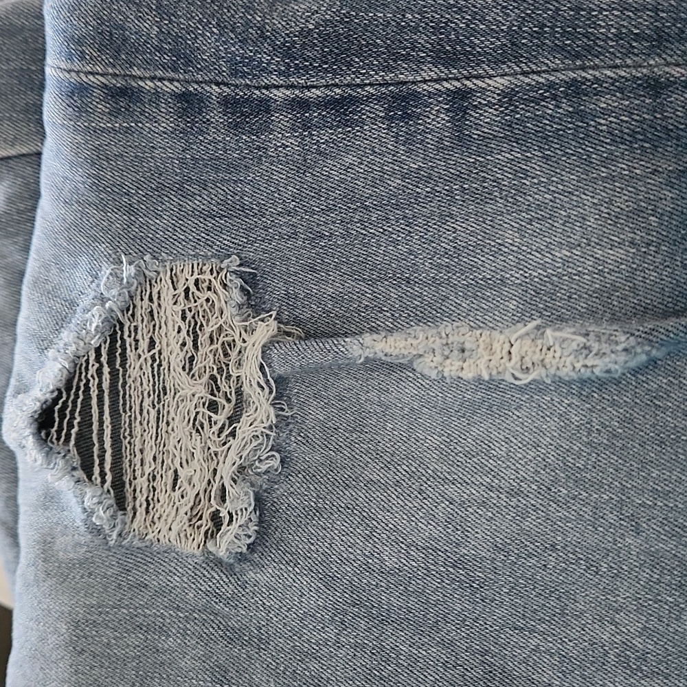 Universal Threads Distressed Raw Edge Hem Denim Jeans… - Gem